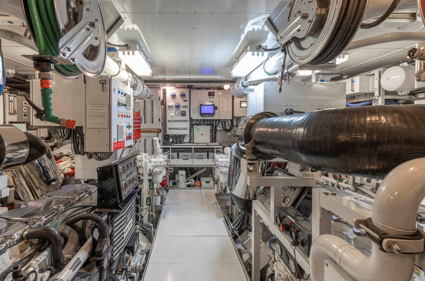 NADAN Yacht - Burger Boat