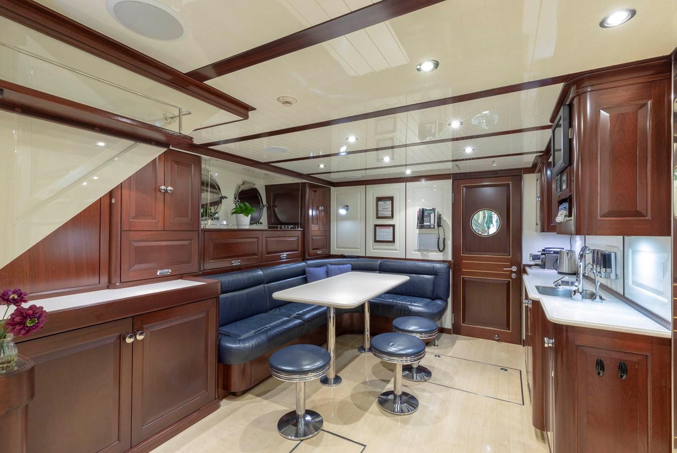 NADAN Yacht - Burger Boat