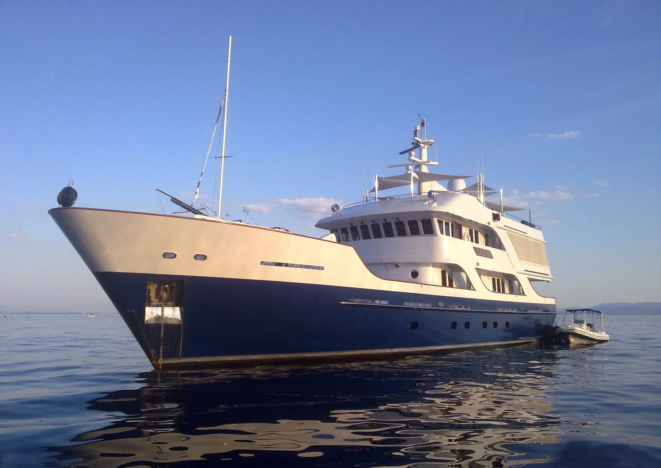 LOTUS Yacht Photos - Newcastle | Yacht Charter Fleet