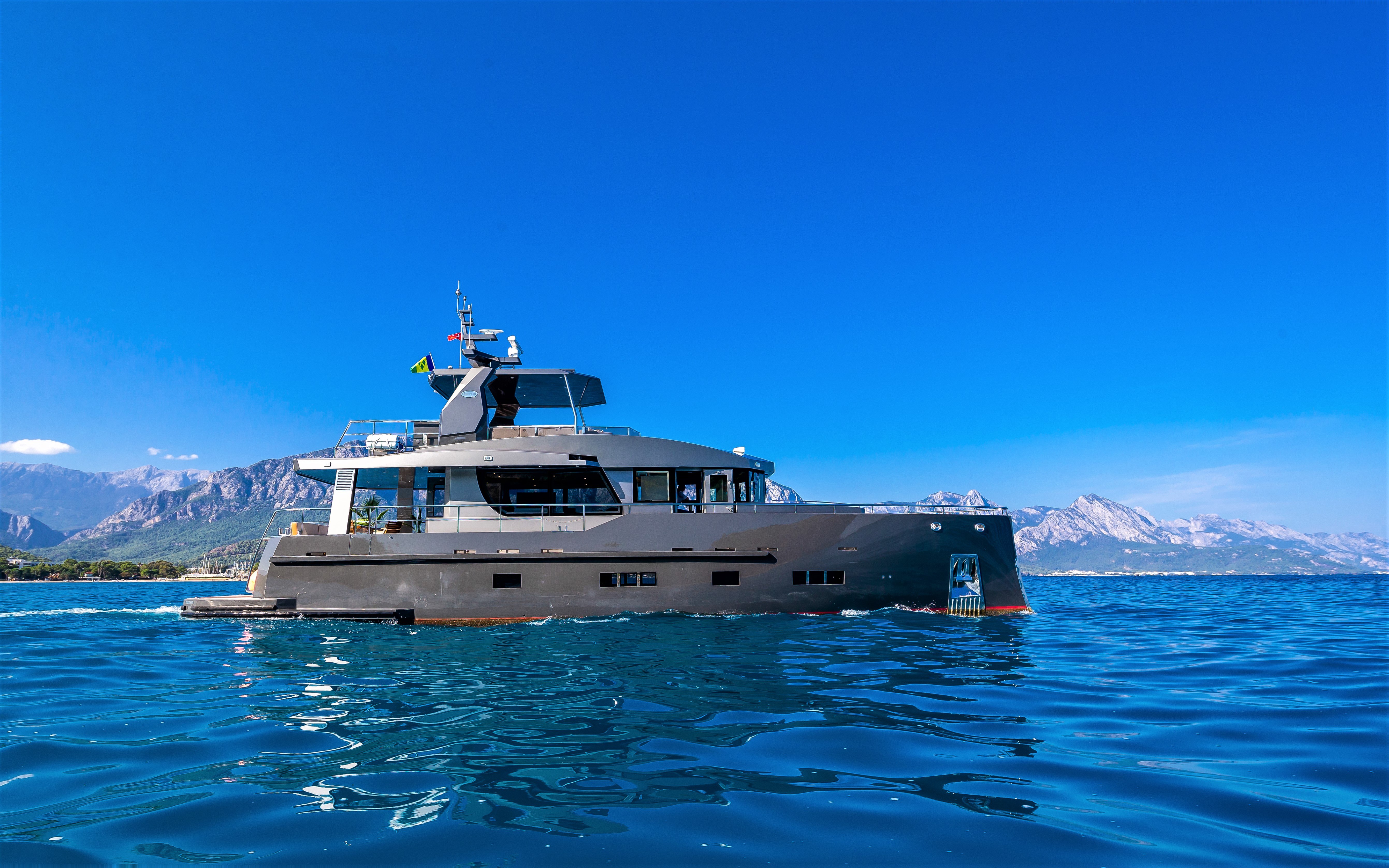 BERING 70 /01 Yacht Photos - Bering Yachts | Yacht Charter Fleet