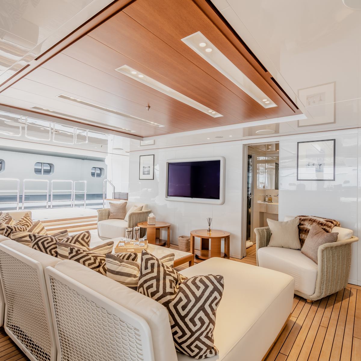 Caribbean yacht charter fleet welcomes 67m superyacht CALEX to its ...
