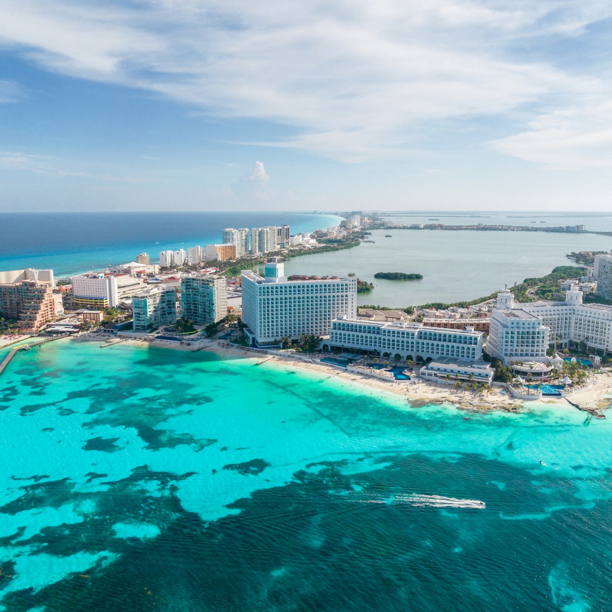 Cancún Underwater Museum Dive Site, Mexico | YachtCharterFleet