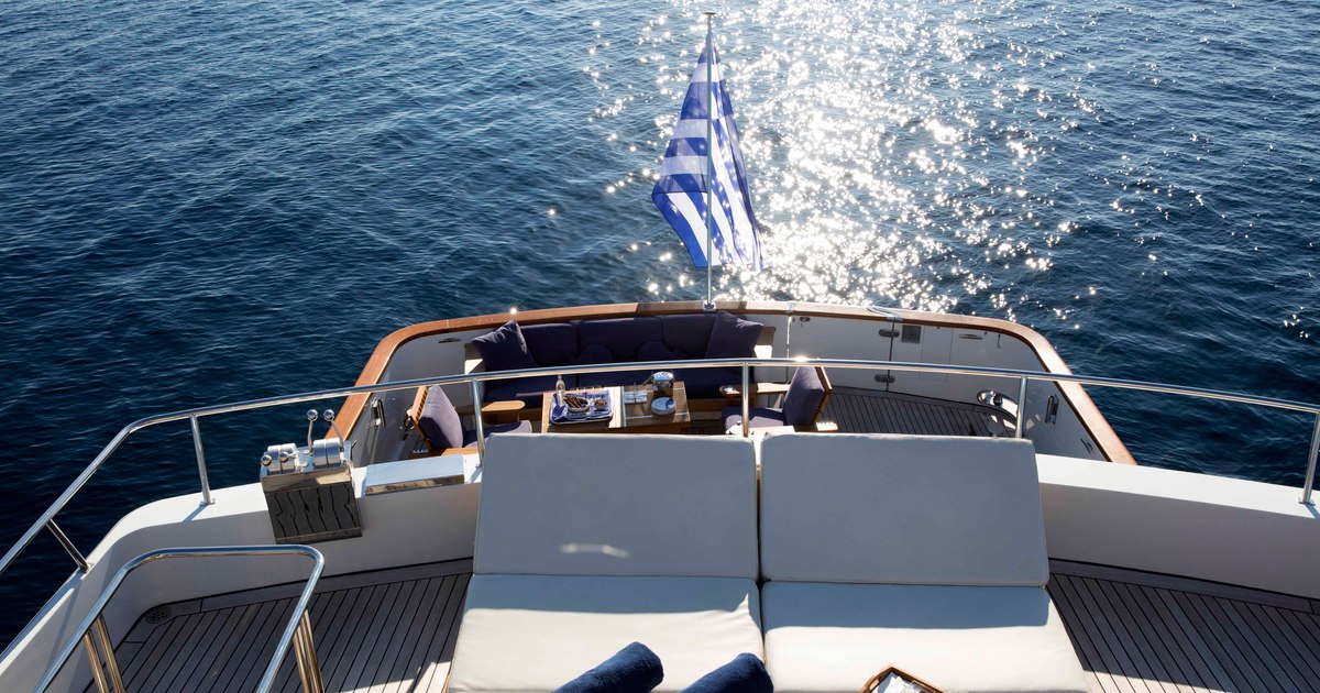 Superyacht ‘LIBRA Y’ Offers Special Scuba Diving Charter In Greece ...