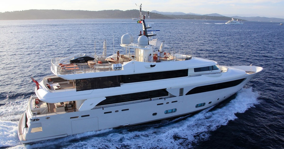 Motor Yacht 'Avant Garde' Joins The Charter Fleet | YachtCharterFleet