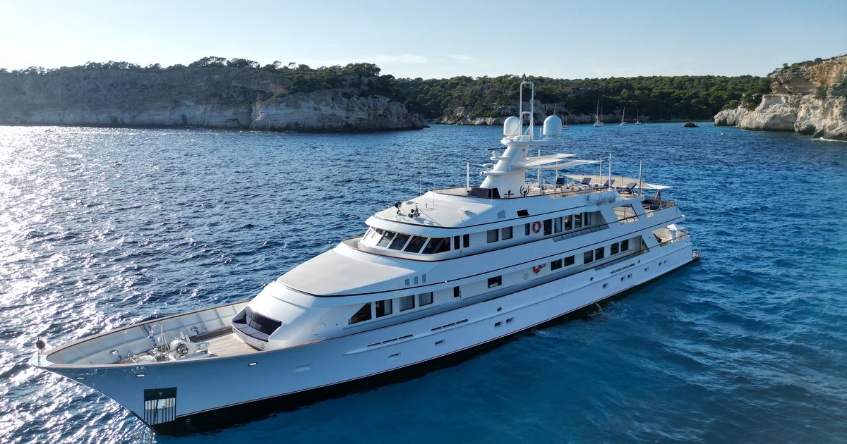 Feadship yacht charter GENESIA offers availability for indulgent Greece ...