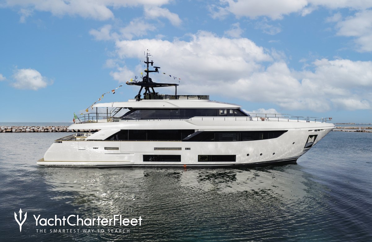 ALBERRY Yacht Photos - Custom Line
