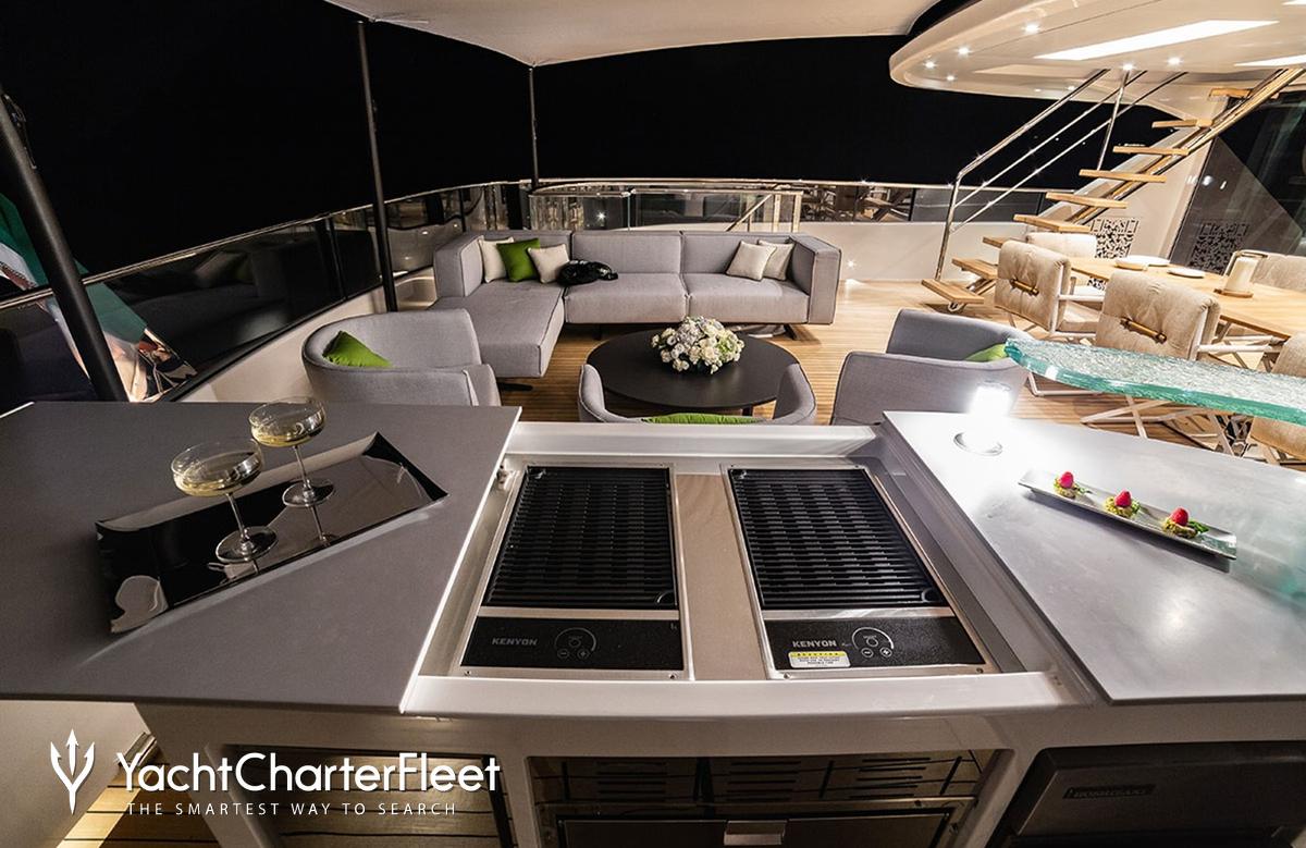 STERN Yacht Photos - Wider Yachts