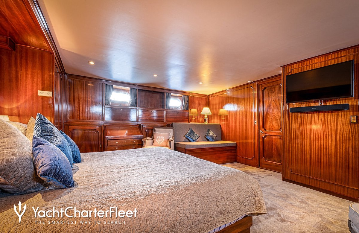 CHANTELLA Yacht Photos - 27m Luxury Motor Yacht for Charter