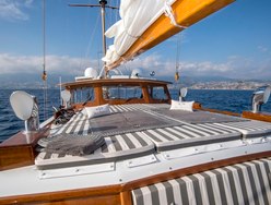 SEA PRINCE Yacht Photos - 25m Luxury Motor/Sailer Yacht for Charter