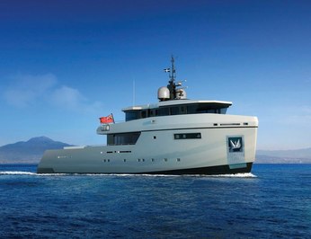 FOX Yacht Photos - Pendennis Shipyard