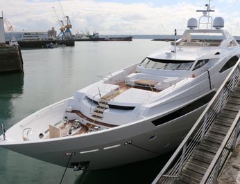ANYUTA Yacht Photos - Sunseeker