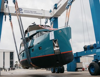 SLOW RIDE Yacht Photos - Bering Yachts