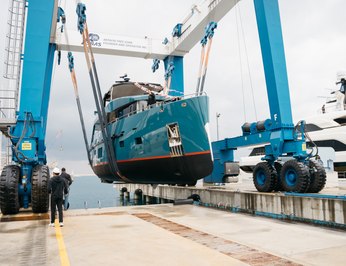 SLOW RIDE Yacht Photos - Bering Yachts