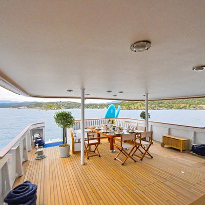 SOMETHING COOL Yacht Charter Price - CRN Yachts Luxury Yacht Charter