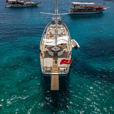 LUJA Yacht Charter Price - Custom Luxury Yacht Charter