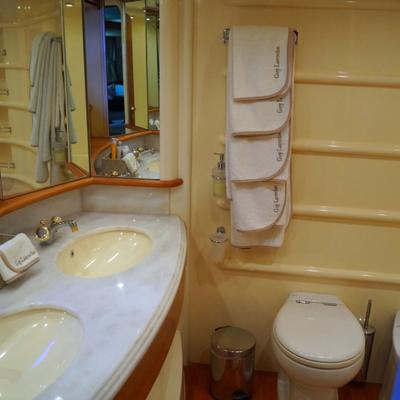 BEAUTY Yacht Charter Price - Azimut Yachts Luxury Yacht Charter