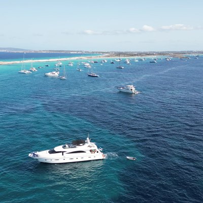 BLUE OCEAN Yacht Charter Price - Astondoa Luxury Yacht Charter