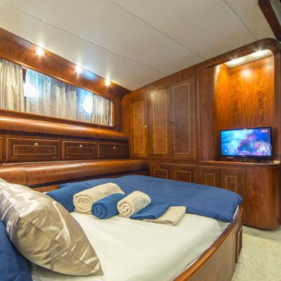 ALBA Yacht Charter Price - Custom Luxury Yacht Charter