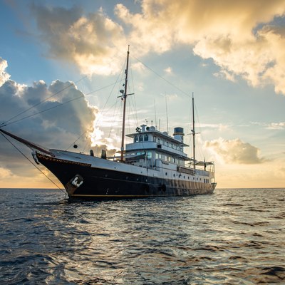 KALIZMA Yacht Charter Price - Ramage & Ferguson Luxury Yacht Charter