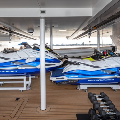 TOP FIVE II Yacht Charter Price - Hakvoort Luxury Yacht Charter