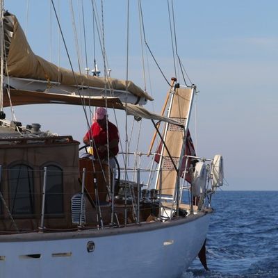 WINDWEAVER OF PENNINGTON Yacht Charter Price - Midship Luxury Yacht Charter