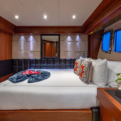 EMRYS Yacht Charter Price - Sunseeker Luxury Yacht Charter