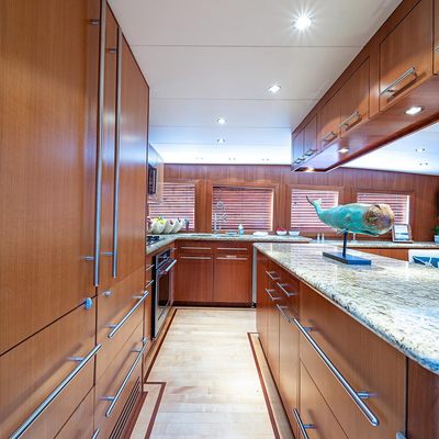 MAGNUM RIDE Yacht Charter Price - Hatteras Yachts Luxury Yacht Charter