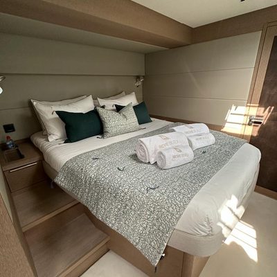 REVE BLEU Yacht Charter Price - Lagoon Luxury Yacht Charter