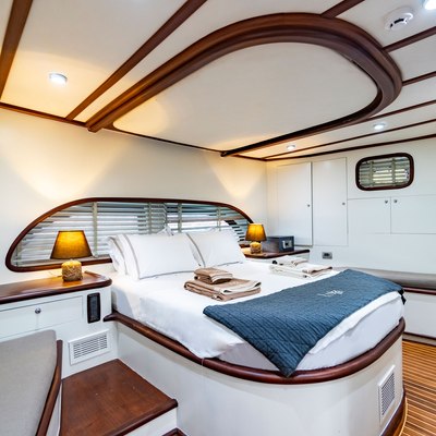 LUJA Yacht Charter Price - Custom Luxury Yacht Charter