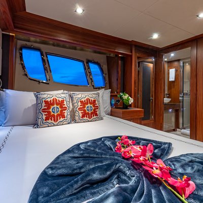 EMRYS Yacht Charter Price - Sunseeker Luxury Yacht Charter