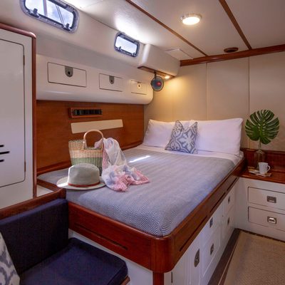 ARROW OF AYR Yacht Charter Price - Aquastar Guernsey C.I Luxury Yacht ...