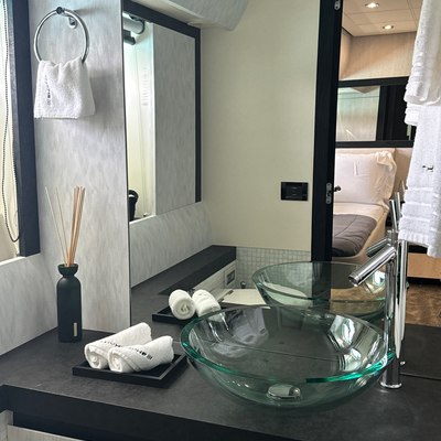 THYKE III Yacht Charter Price - Pershing Luxury Yacht Charter