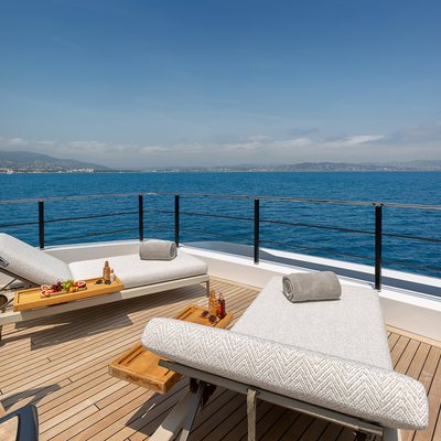 LADY DIA Yacht Charter Price - Custom Line Luxury Yacht Charter