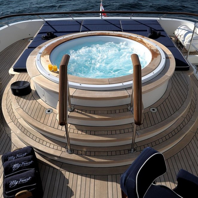 AWATEA Yacht Photos - Hakvoort | Yacht Charter Fleet