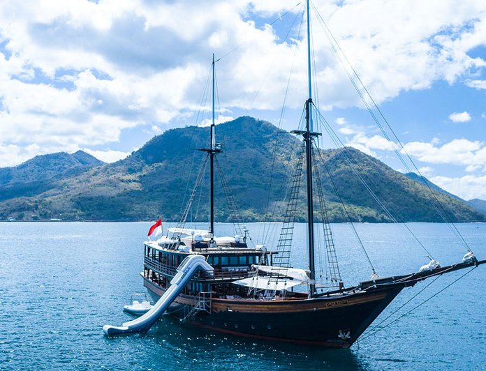 DUNIA BARU Yacht Photos - 51m Luxury Motor/Sailer Yacht for Charter